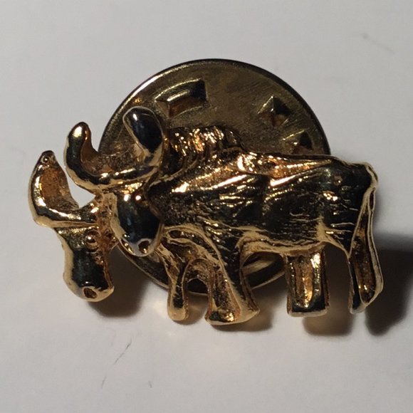 Jewelry | Beautiful Vtg Gold Tone 2 Moose Lapel Pin | Poshmark